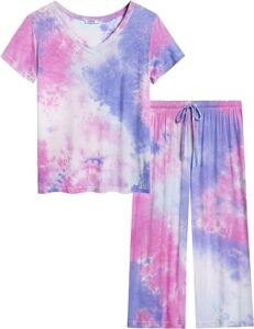 6 Best Cooling Pajamas for Menopause (+ Buying Guide)